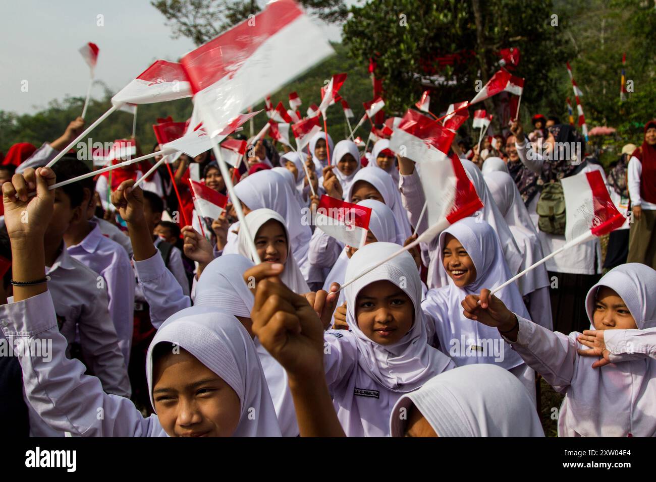 Padalarang, West Java, Indonesia. 17th Aug, 2024. Students hold ...
