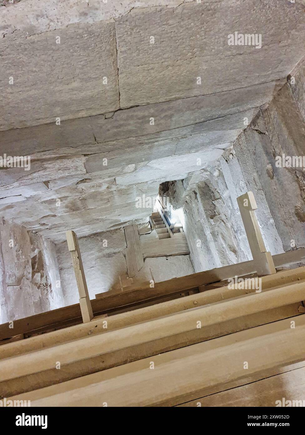 Chamber inside the great pyramid hi-res stock photography and images ...