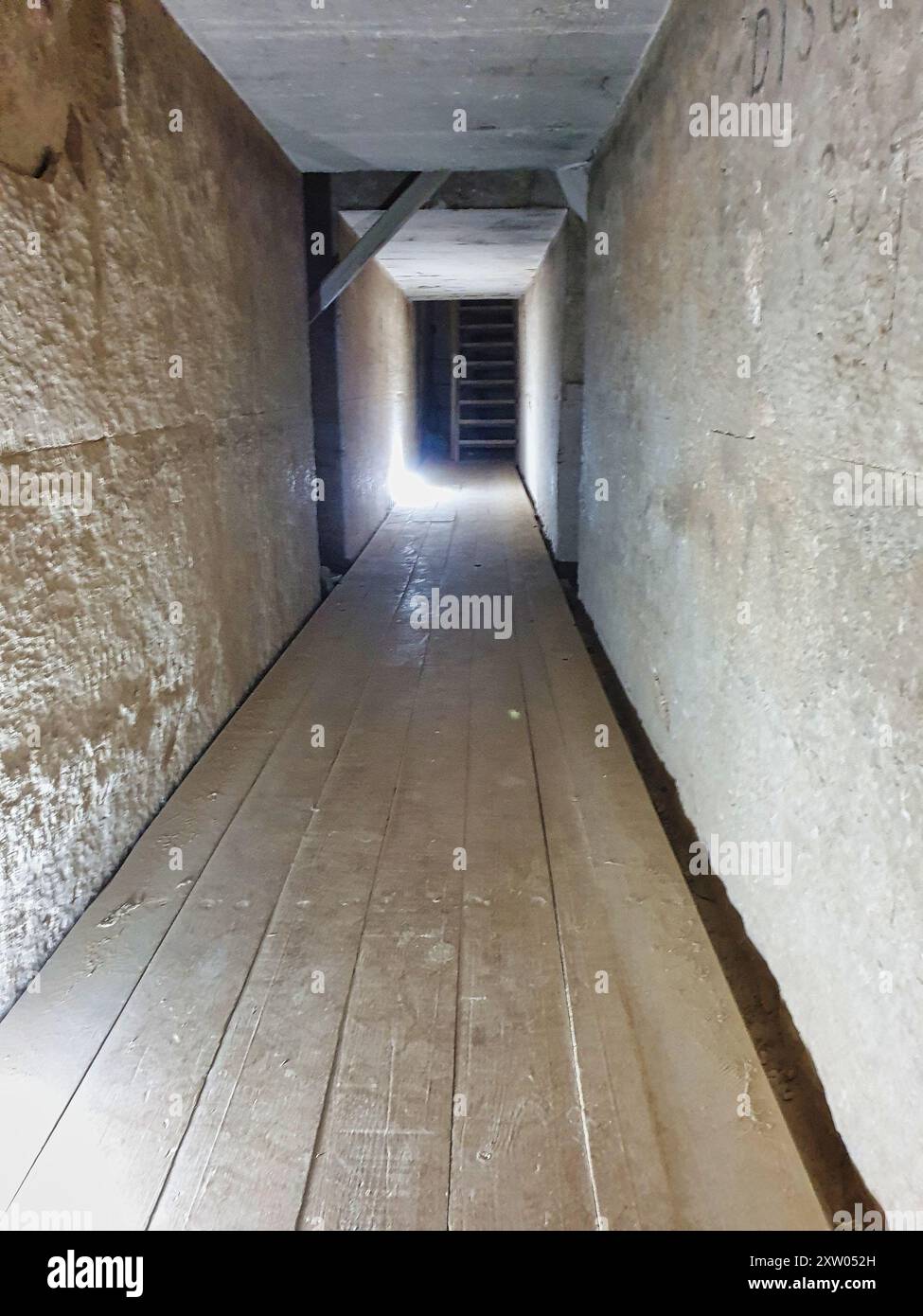 Chamber inside the great pyramid hi-res stock photography and images ...