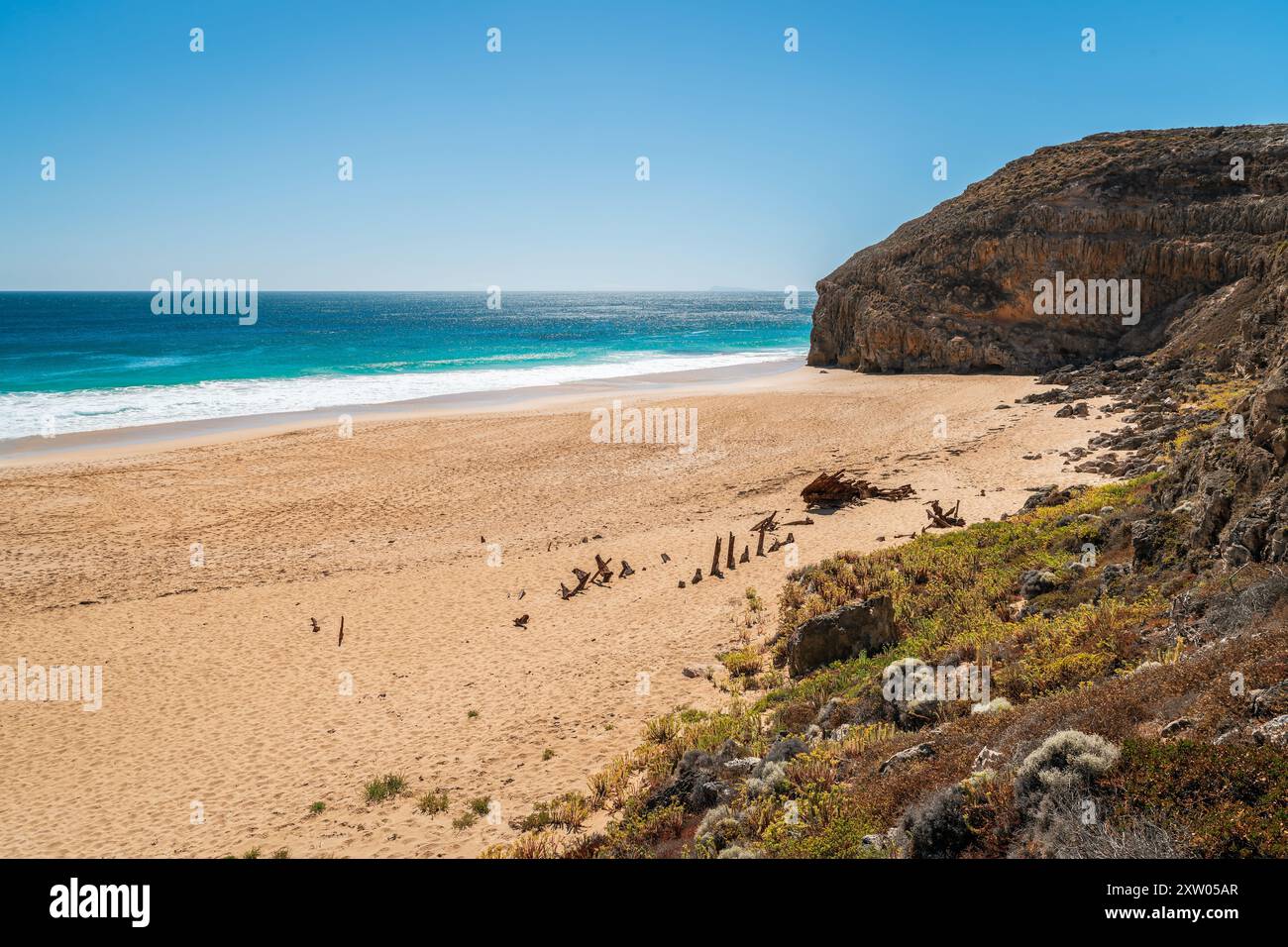 Ethel Wreck Beach viewed from the lookout on a bright day, South Australia Stock Photo - Alamy