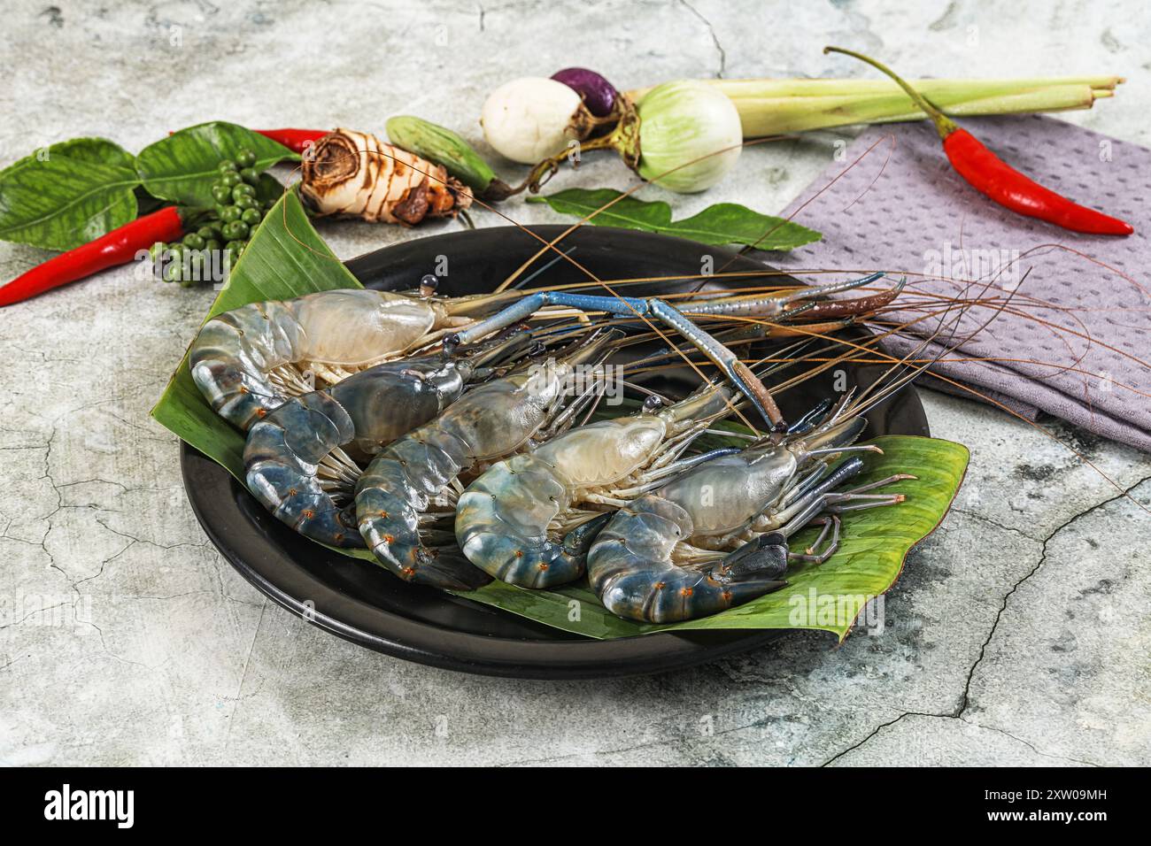Raw blue river prawn in the plate for cooking Stock Photo - Alamy