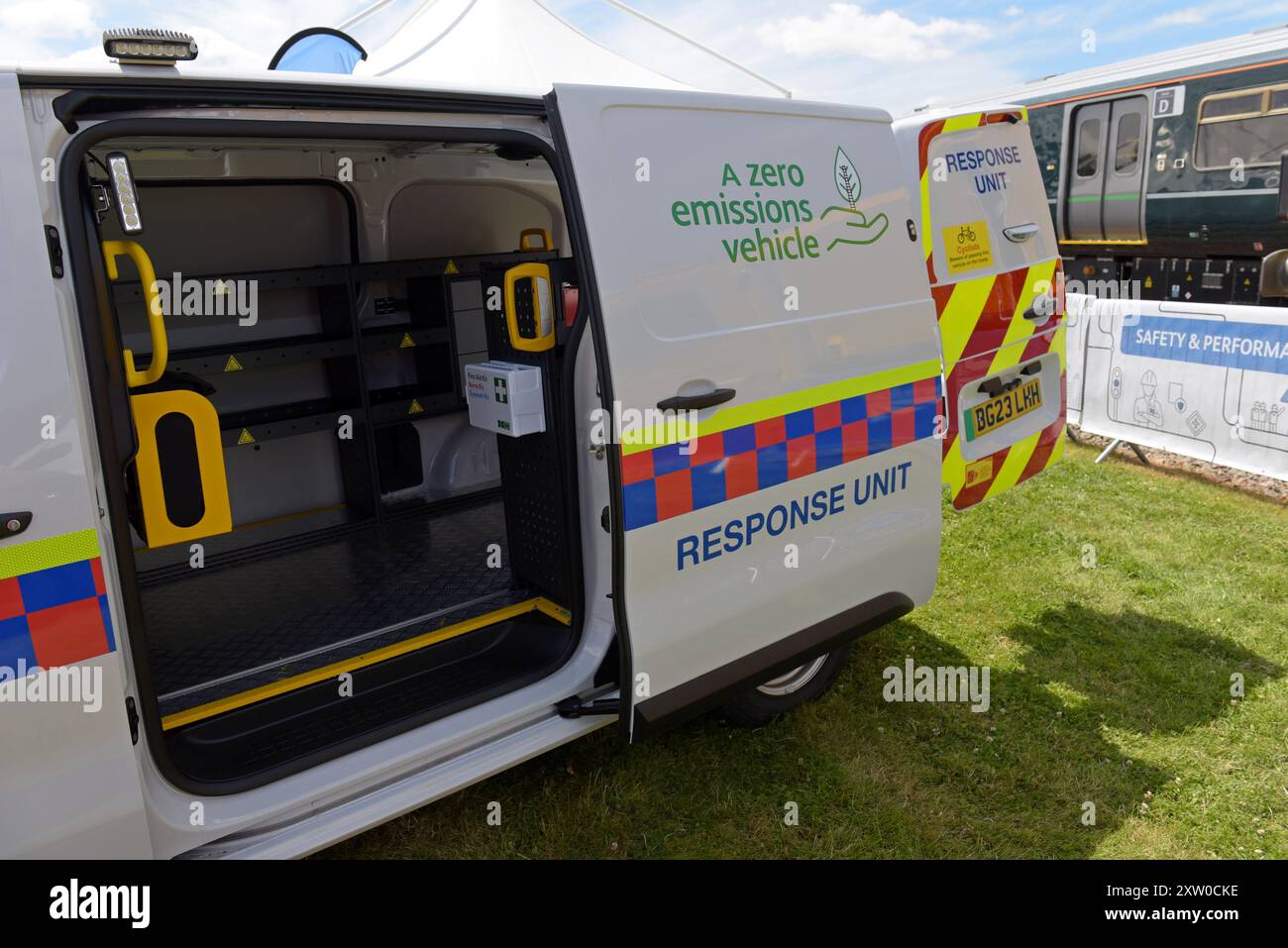 A Network Rail electric zero emission response vehicle ligt van on ...