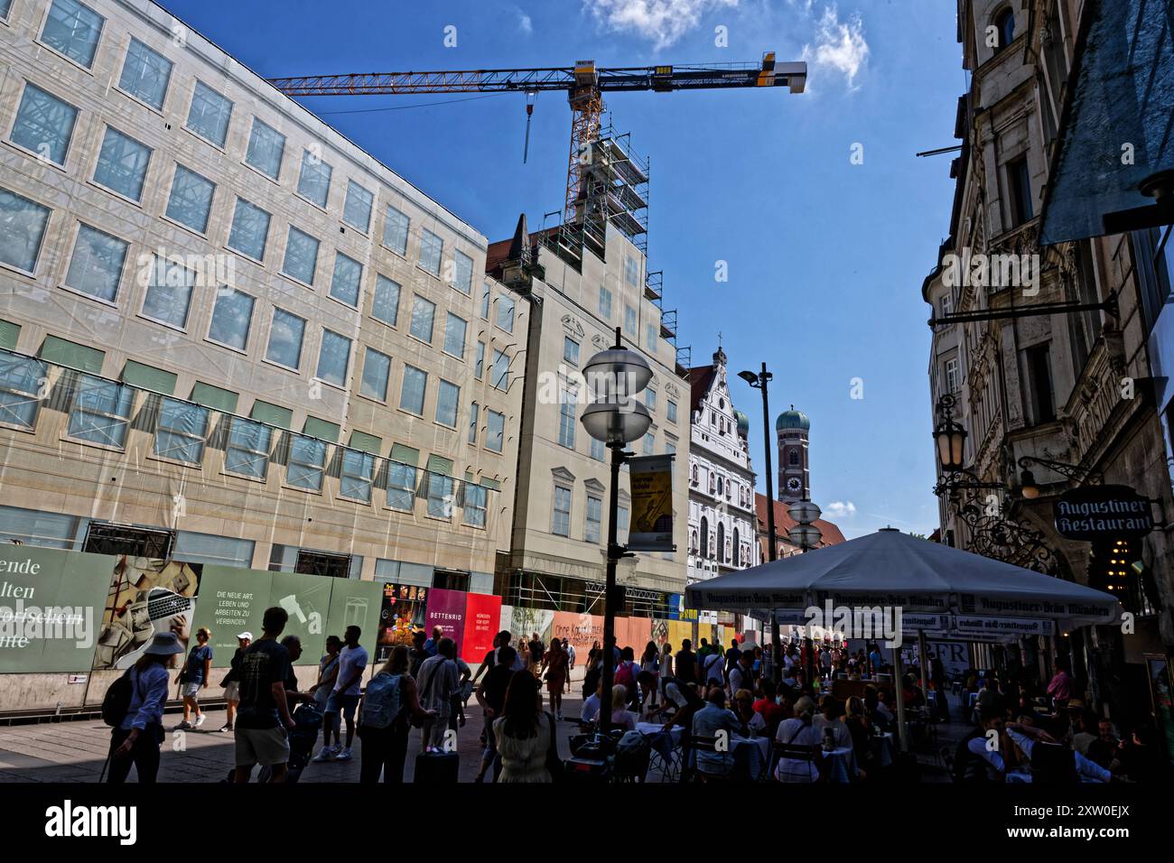 Benko-Baustelle. Die Alte Akademie in München. Das pleitegegangene ...