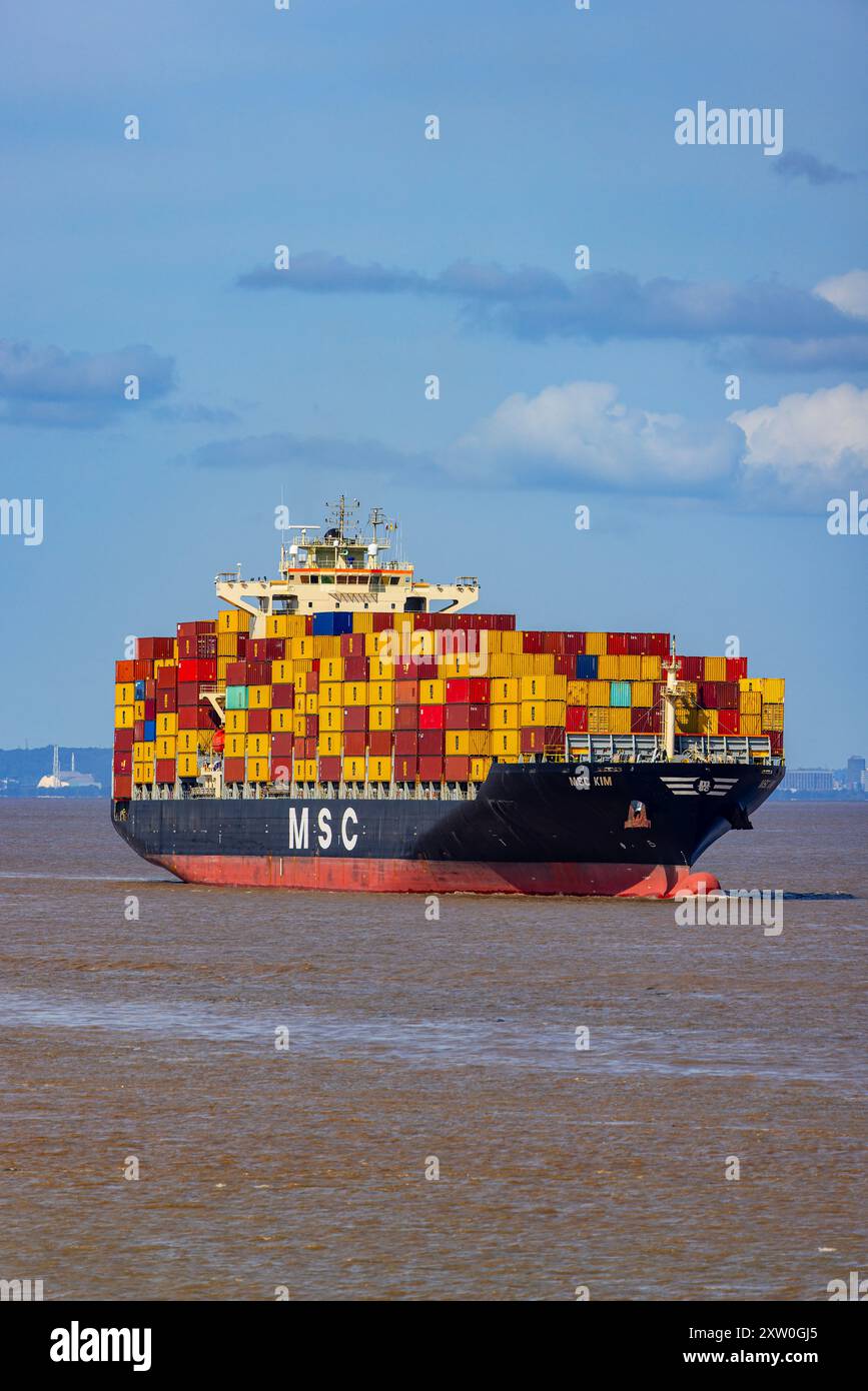 Cargo vessel full load containers hi-res stock photography and images ...