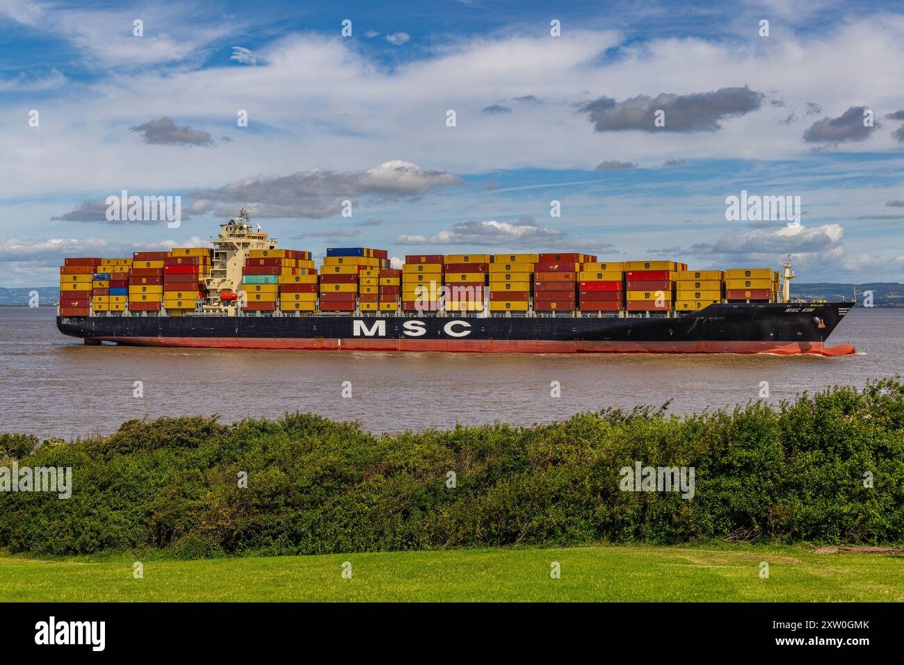 Cargo vessel full load containers hi-res stock photography and images ...