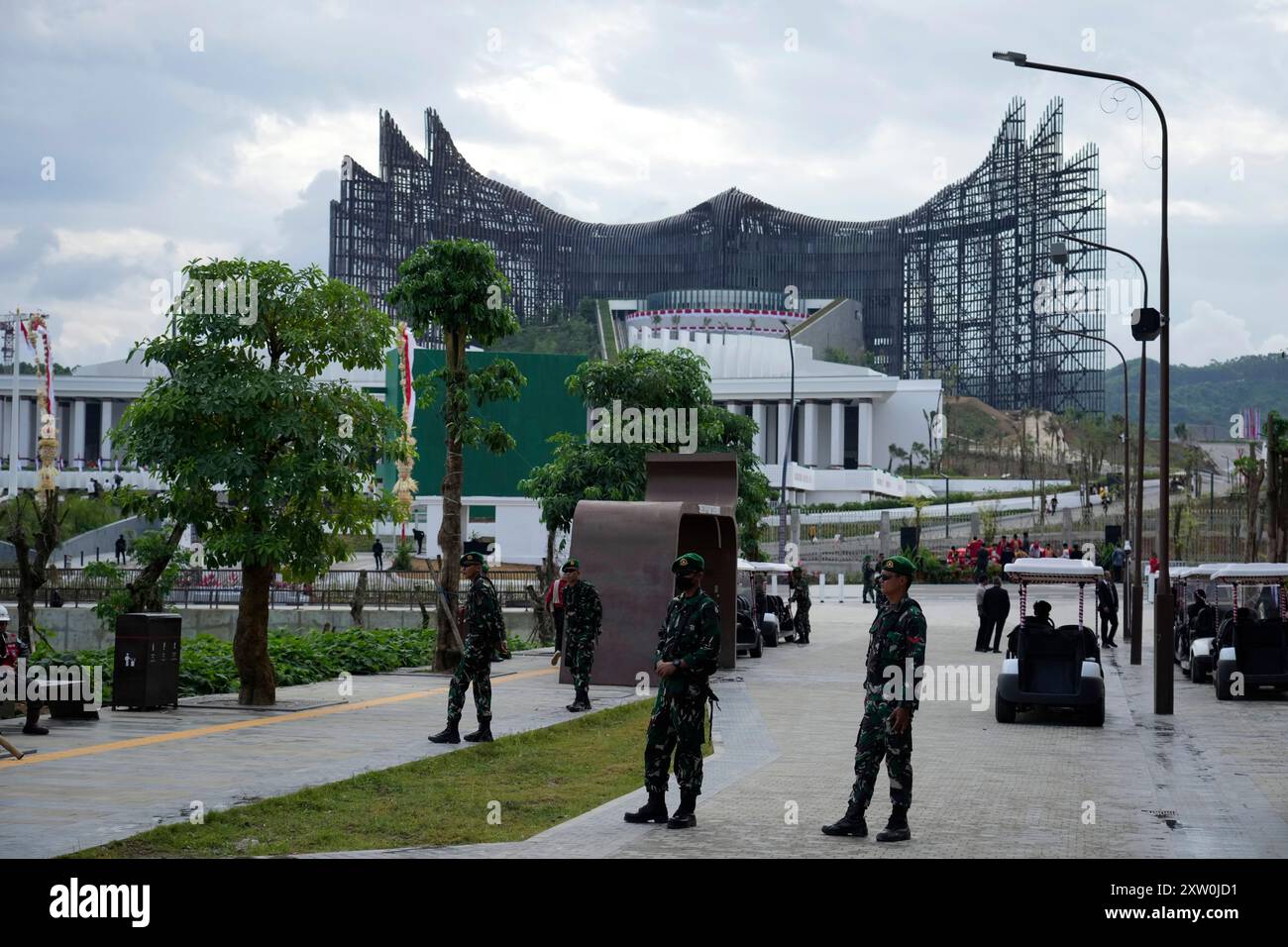 Indonesian soldiers stand guard near the new presidential palace in the ...