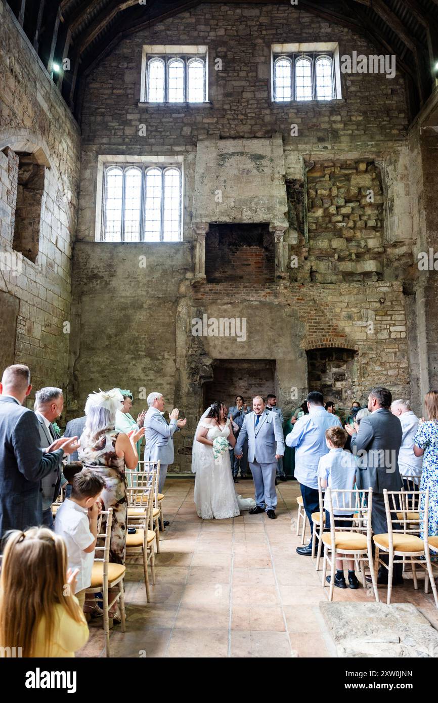 Wedding couple walking out after the marriege ceremony at Blackfriars ...