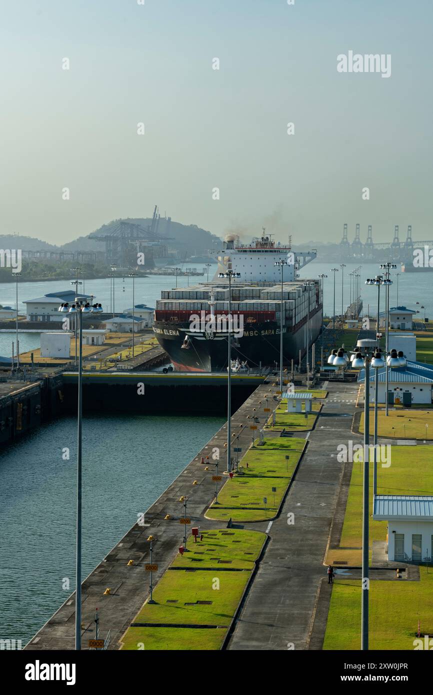 Big container ship passes through the new Cocoli locks in Canal ...