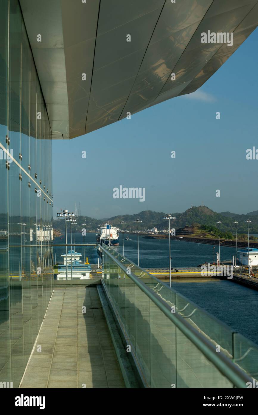 Big container ship passes through the new Cocoli locks in Canal ...