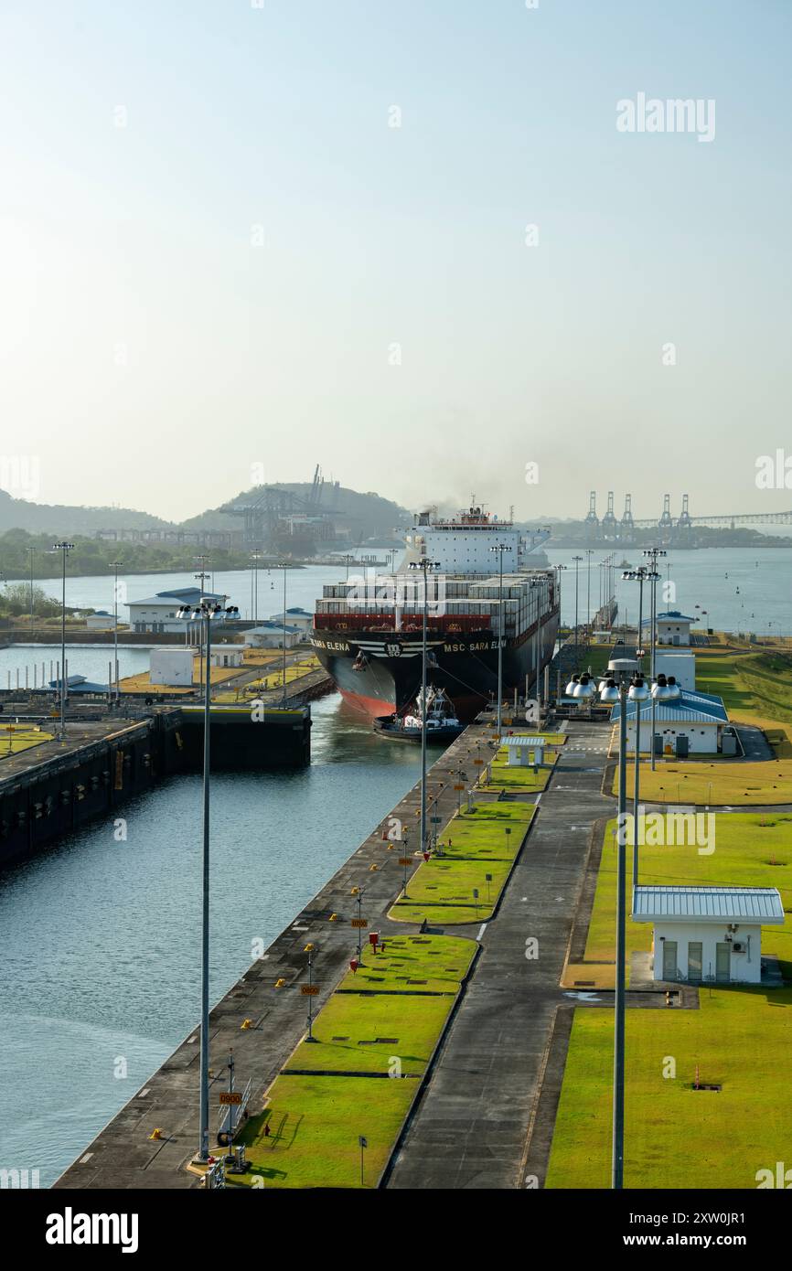 Big container ship passes through the new Cocoli locks in Canal ...