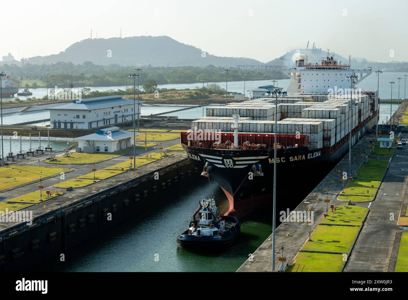 Big container ship passes through the new Cocoli locks in Canal ...