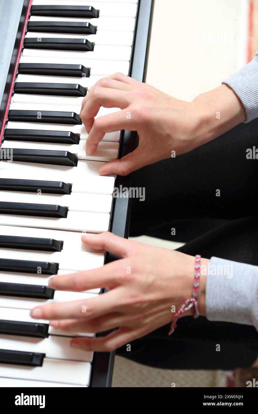 Girls hands hi-res stock photography and images - Alamy