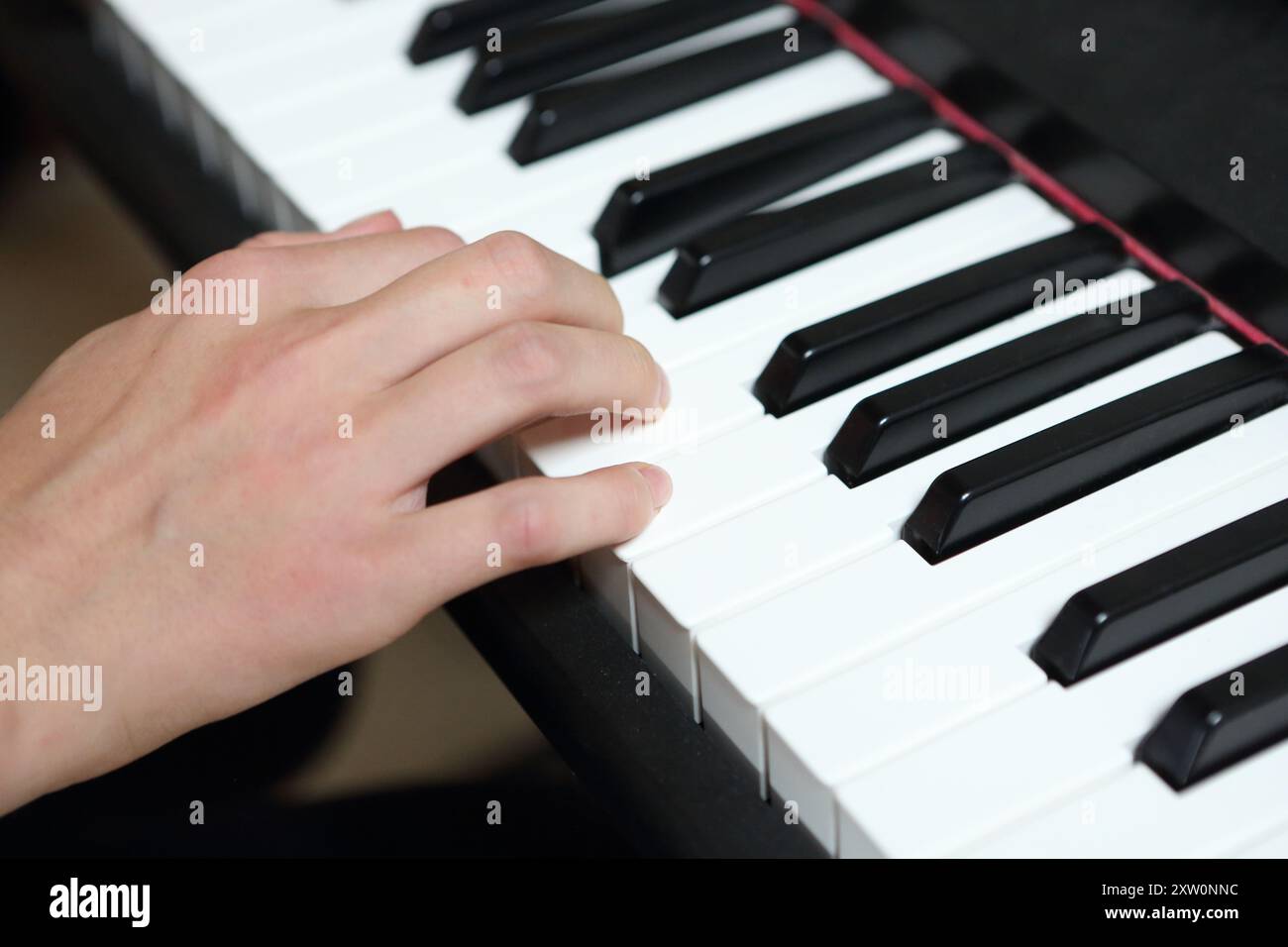 Hand at piano keys hi-res stock photography and images - Alamy
