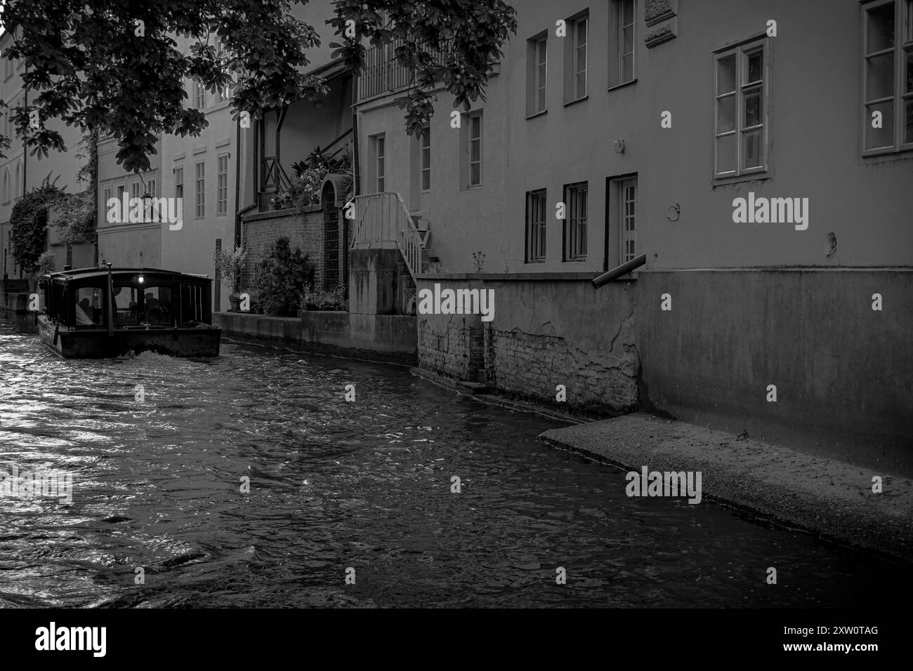 Side view old boat Black and White Stock Photos & Images - Alamy
