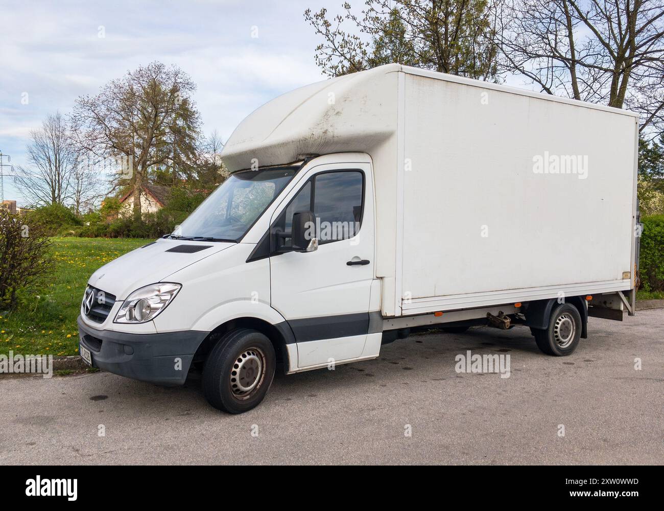 4 4 mercedes benz sprinter chassis hi-res stock photography and images ...