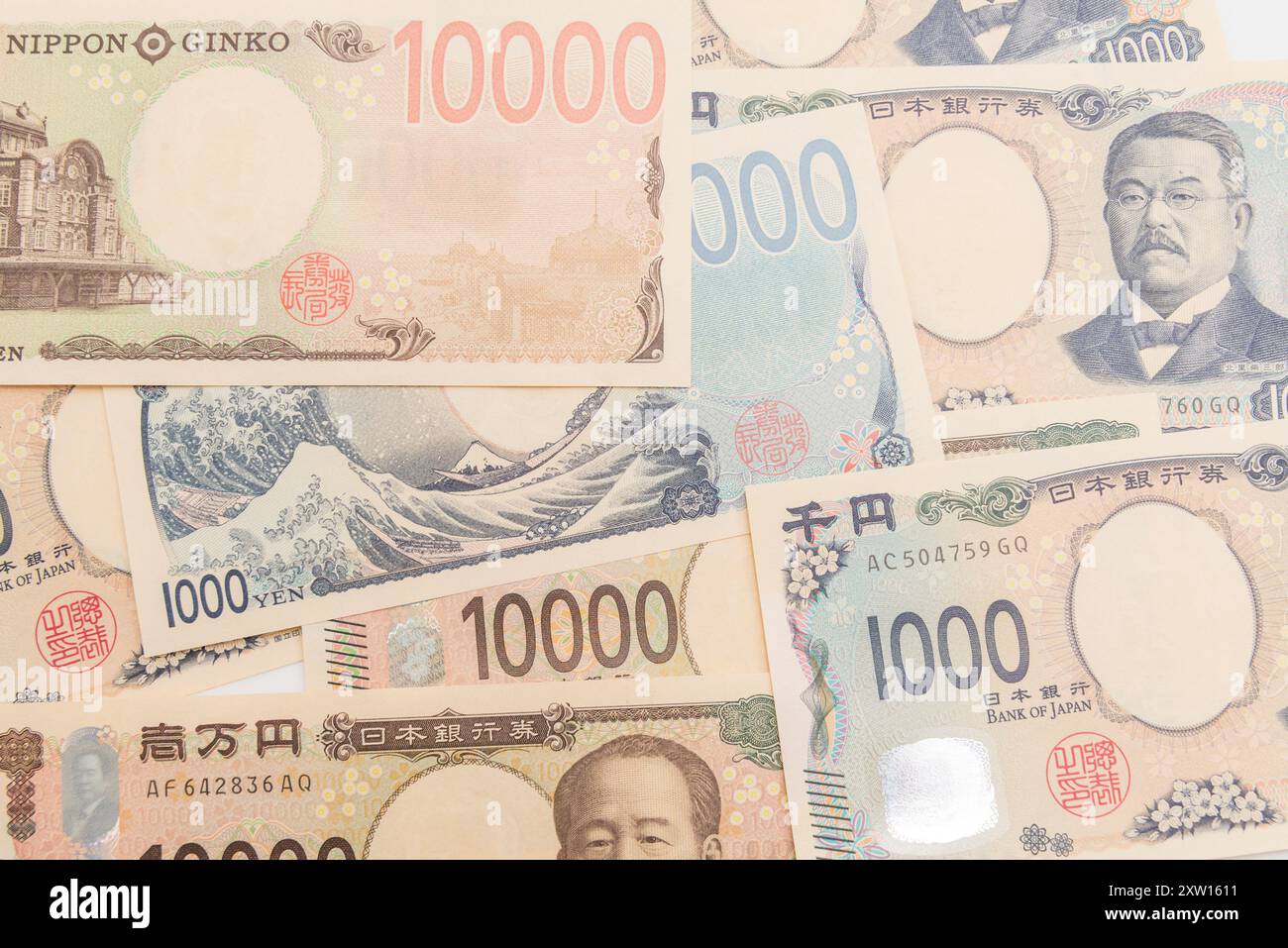 New Japanese 10,000 and 1,000 yen banknotes scattered Stock Photo - Alamy