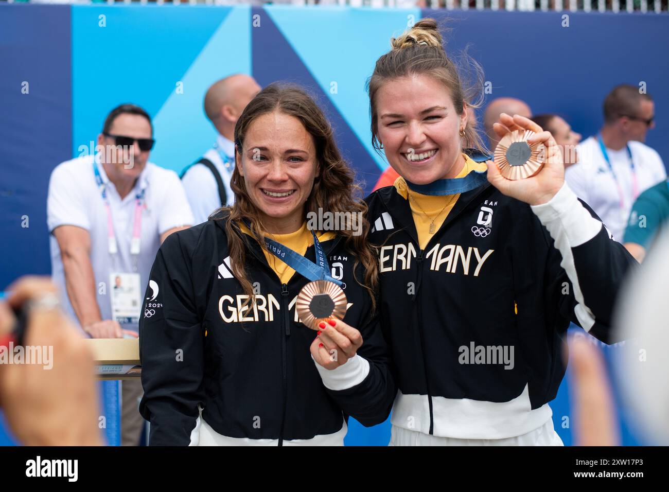 PASZEK Paulina, HAKE Jule Marie (Deutschland) jubeln ueber Platz 3 und ...