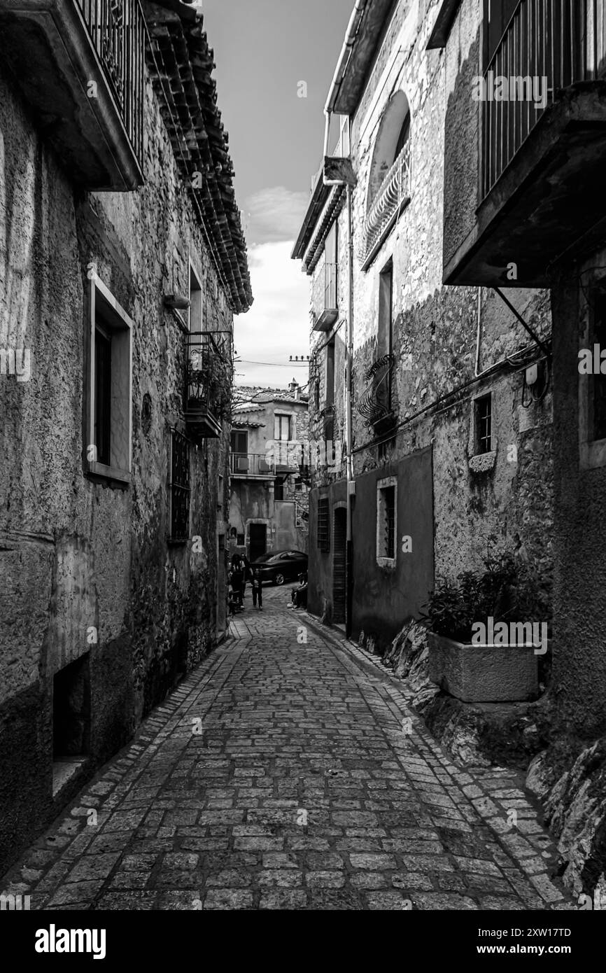 alley in the village of Cusano Mutri Stock Photo - Alamy