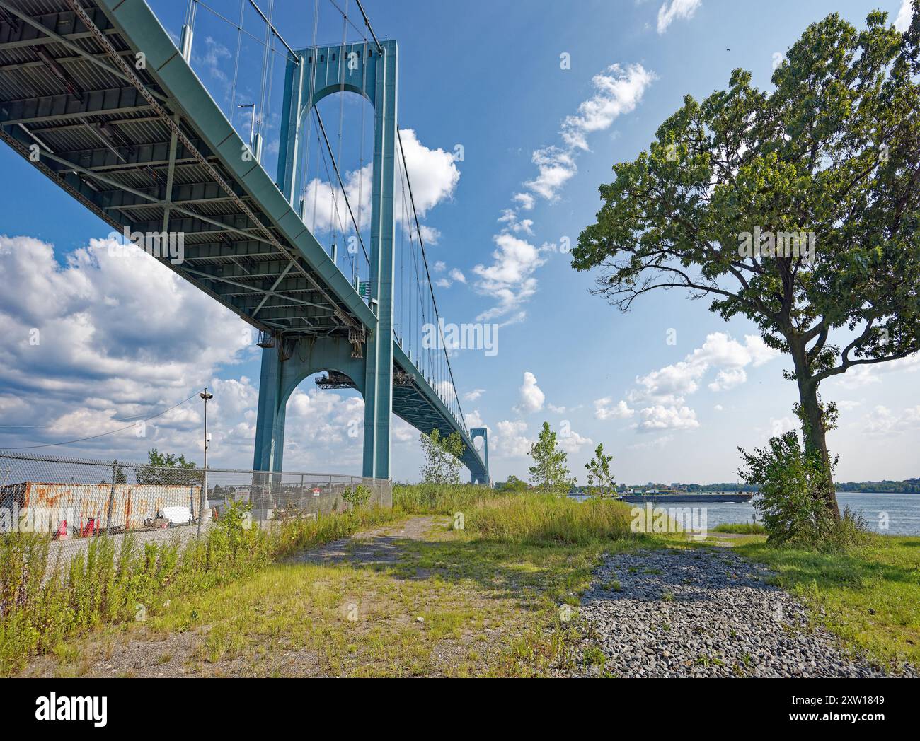 The Bronx-Whitestone Bridge is an East River suspension bridge ...