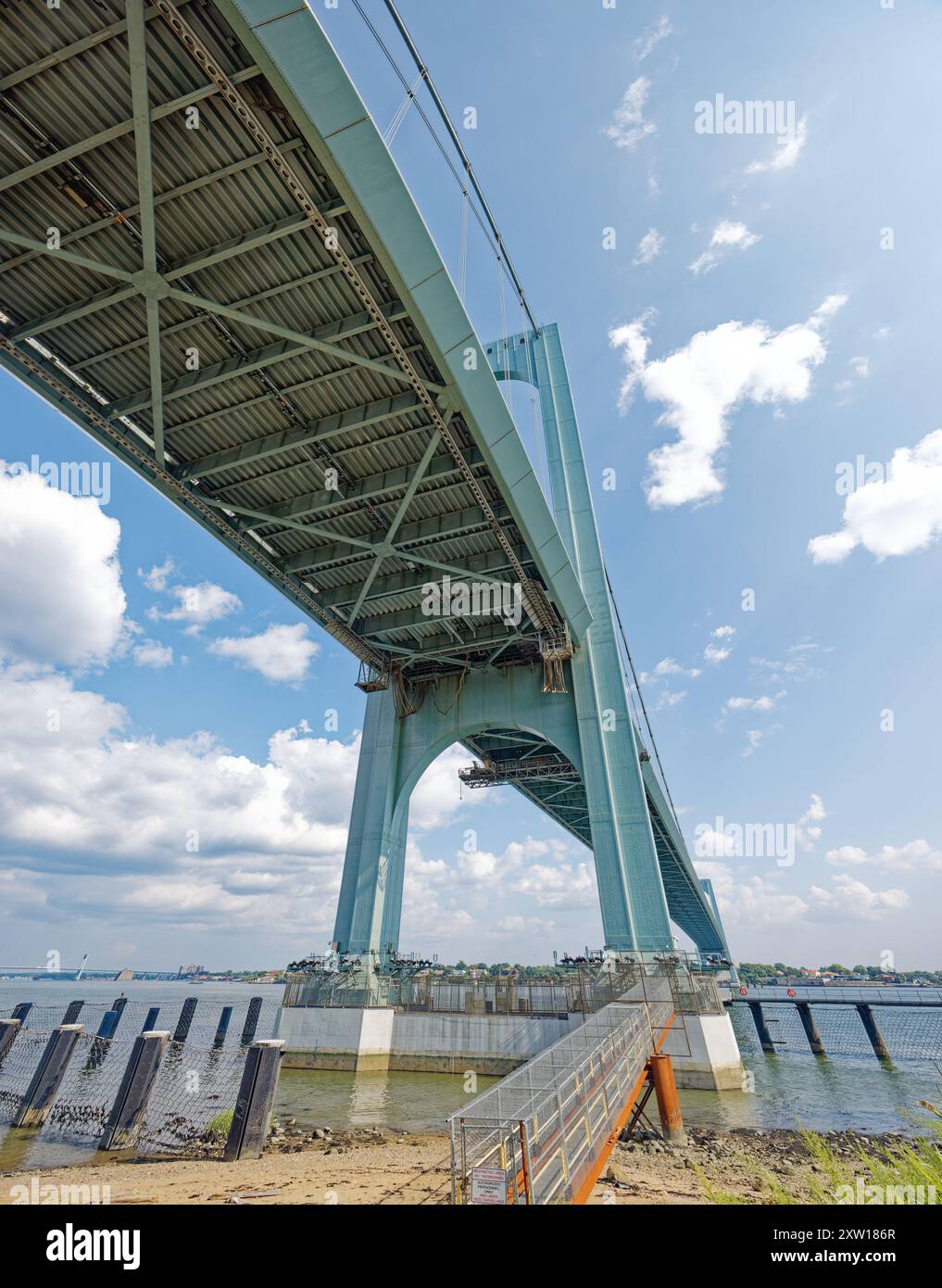 The Bronx-Whitestone Bridge is an East River suspension bridge ...