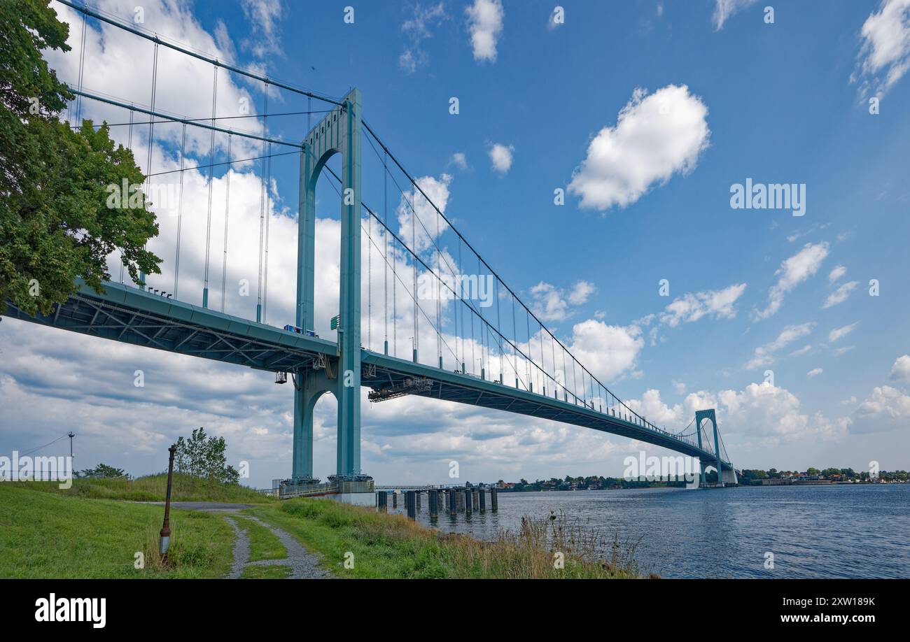 The Bronx-Whitestone Bridge is an East River suspension bridge ...