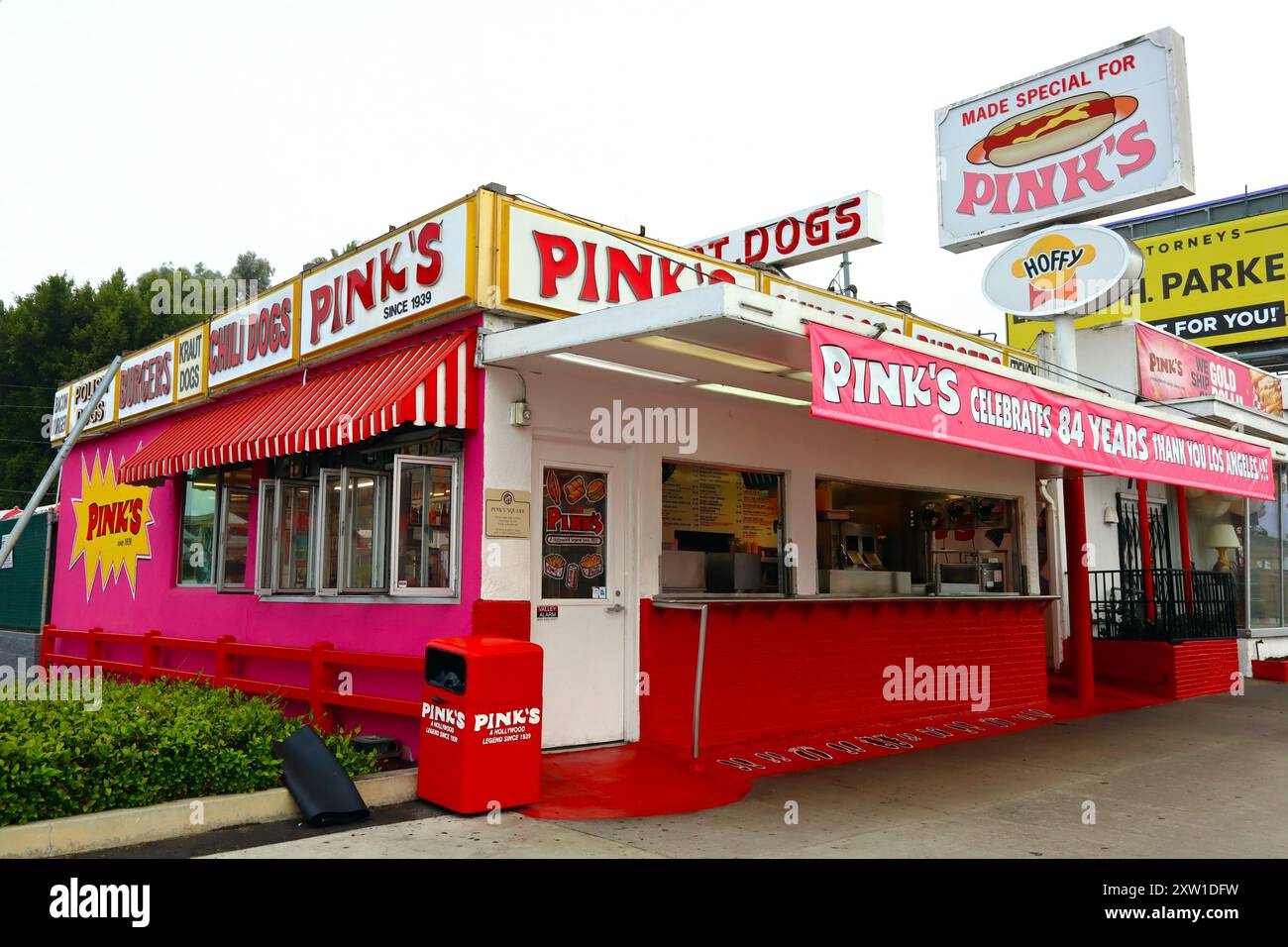 Pink's Hot Dogs, a Hollywood legend Hot Dog Restaurant since 1939 ...