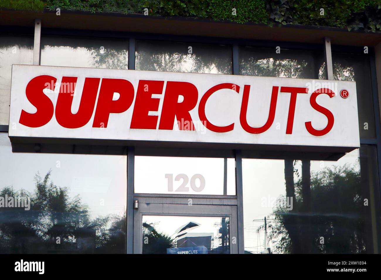Supercuts hi-res stock photography and images - Alamy