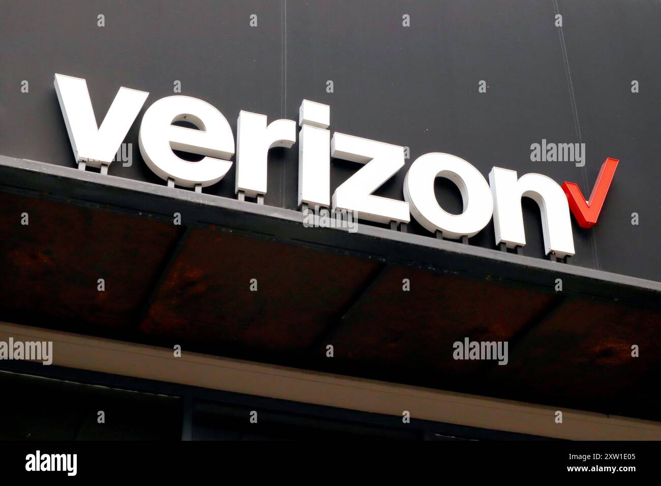 Verizon internet and cable hi-res stock photography and images - Alamy