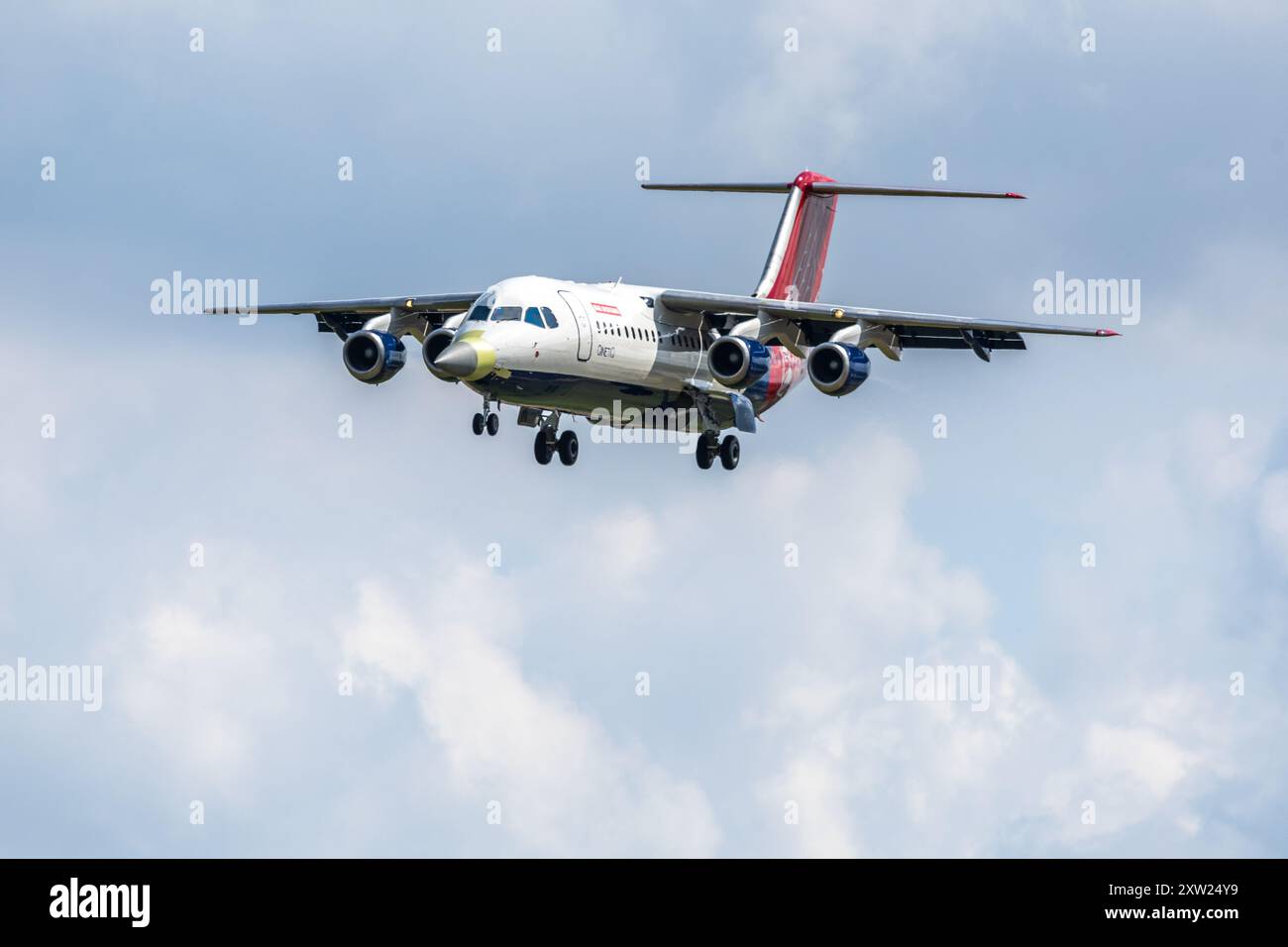QinetiQ - British Aerospace Avro RJ100, arriving at RAF Fairford to ...