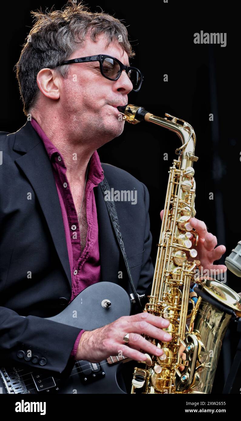 Plaxing sax hi-res stock photography and images - Alamy