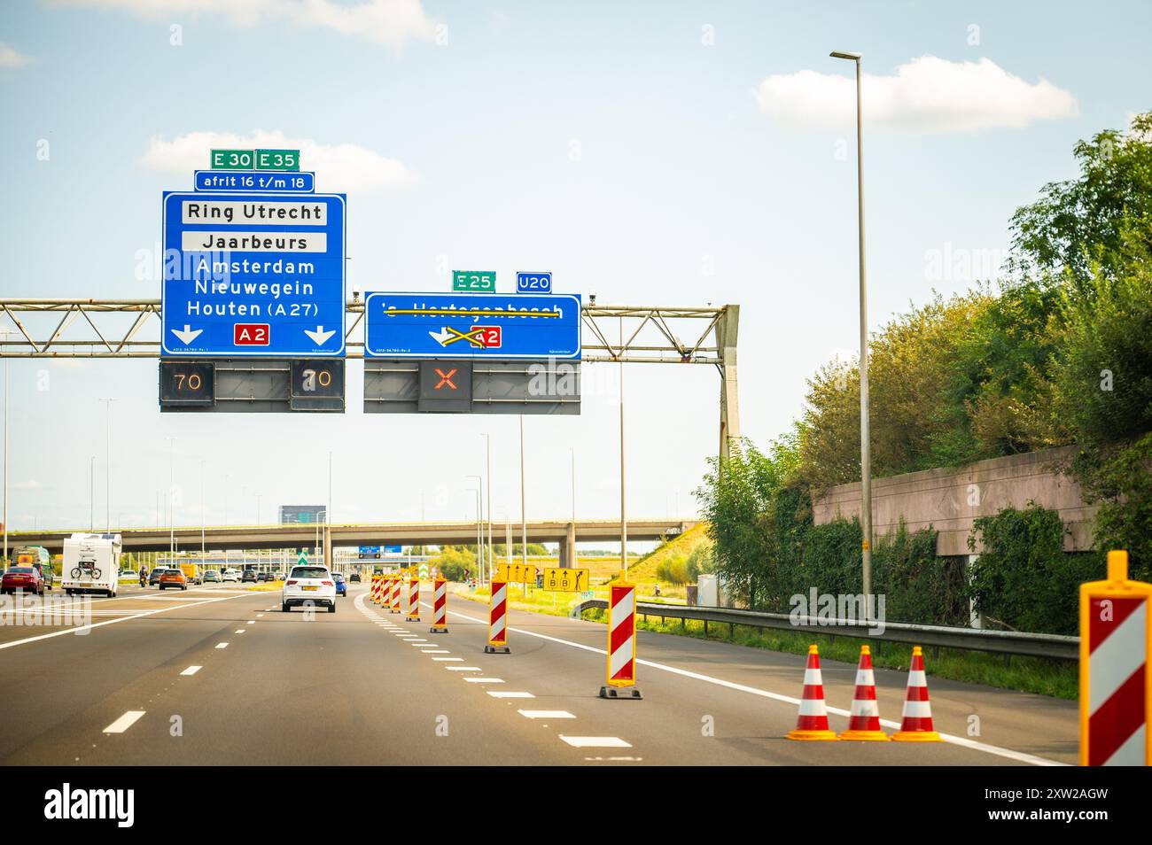 UTRECHT - Traffic is stuck in traffic jams on the roads around Utrecht ...