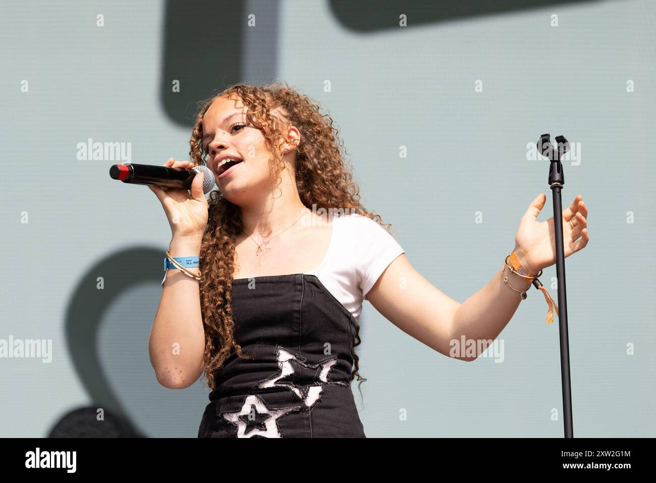 Izzy withers hi-res stock photography and images - Alamy