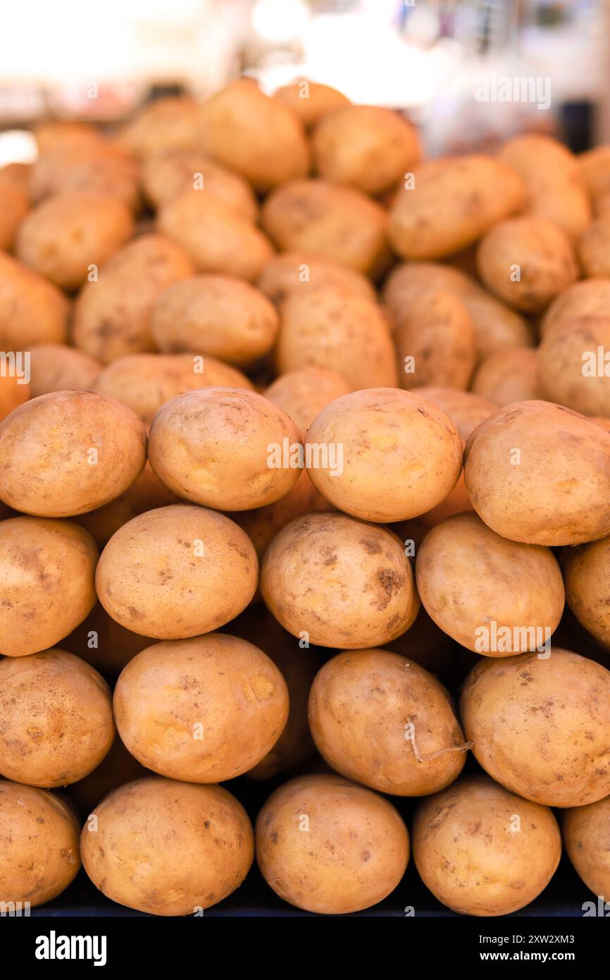 Young fresh potatoes on a bazaar counter Stock Photo - Alamy
