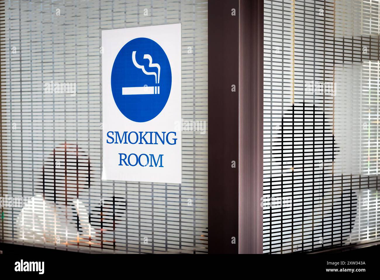 Office smoking lounge hi-res stock photography and images - Alamy