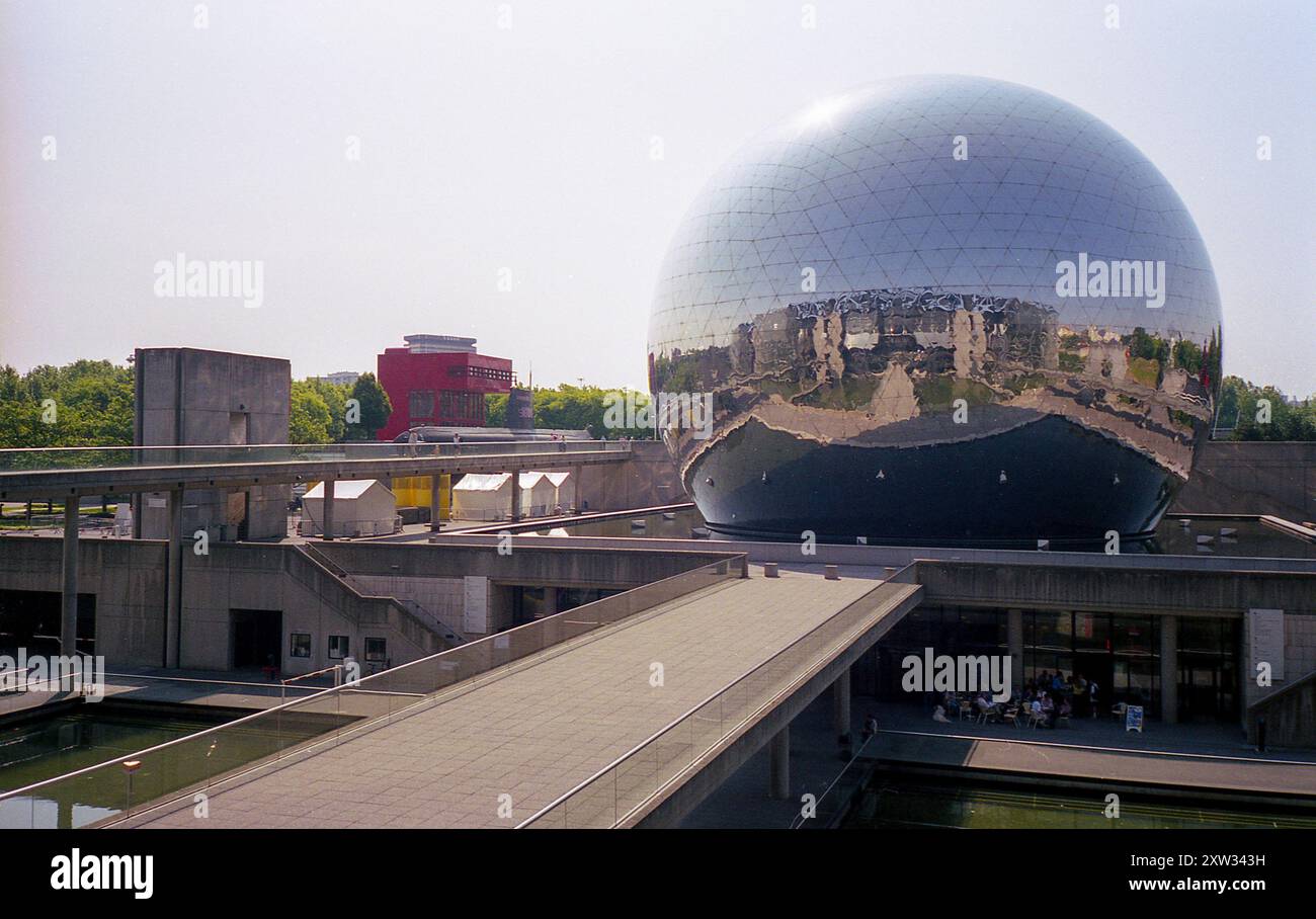 La Geode 360 cinema in La Villette Park in Paris in 2001 Stock Photo ...