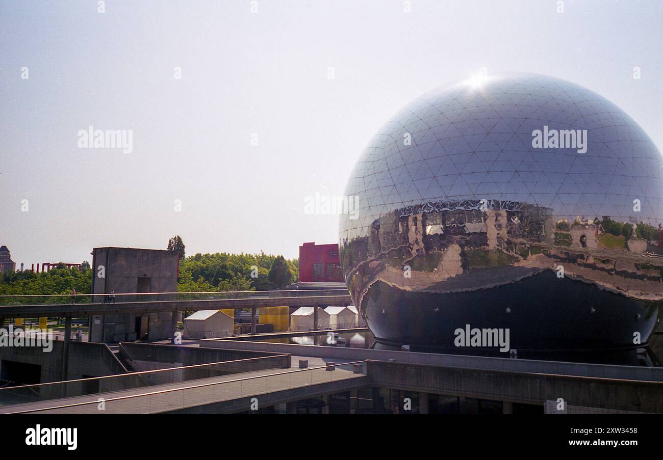 La Geode 360 cinema in La Villette Park in Paris in 2001 Stock Photo ...