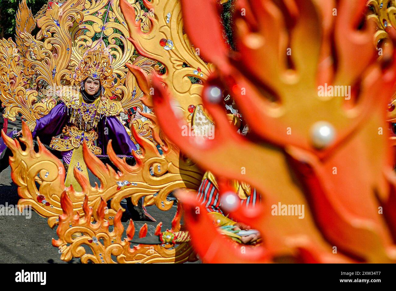 Jakarta, Indonesia. 17th Aug, 2024. People participate in a cultural ...