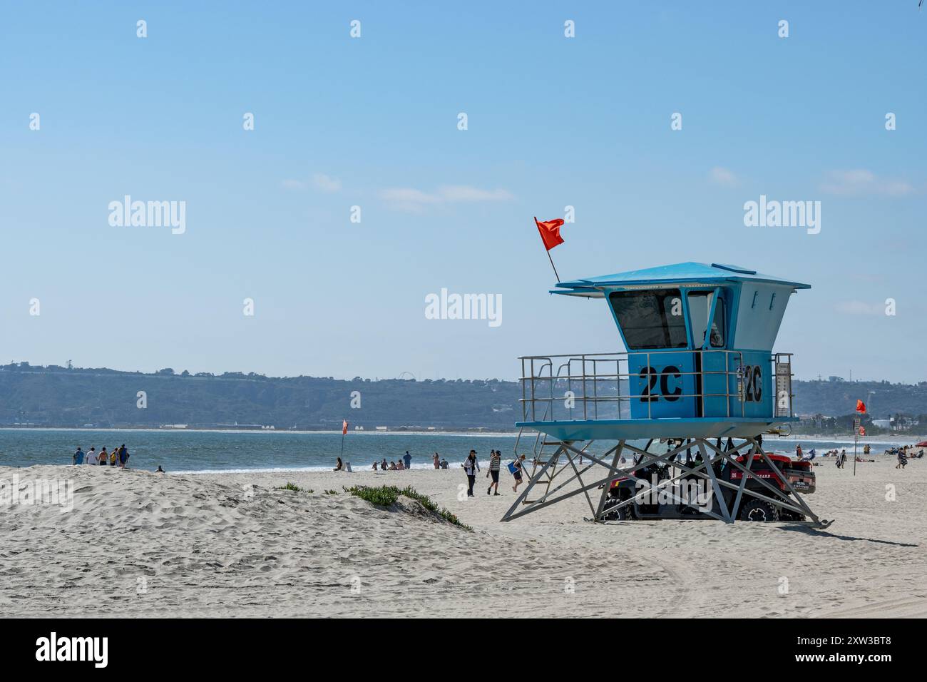 Pacific beach lifeguard station hi-res stock photography and images - Alamy