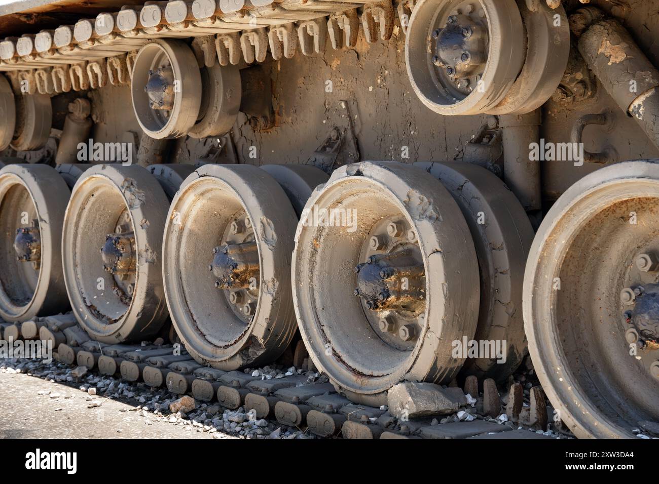 Tracks and wheels of old military tank close up Stock Photo - Alamy