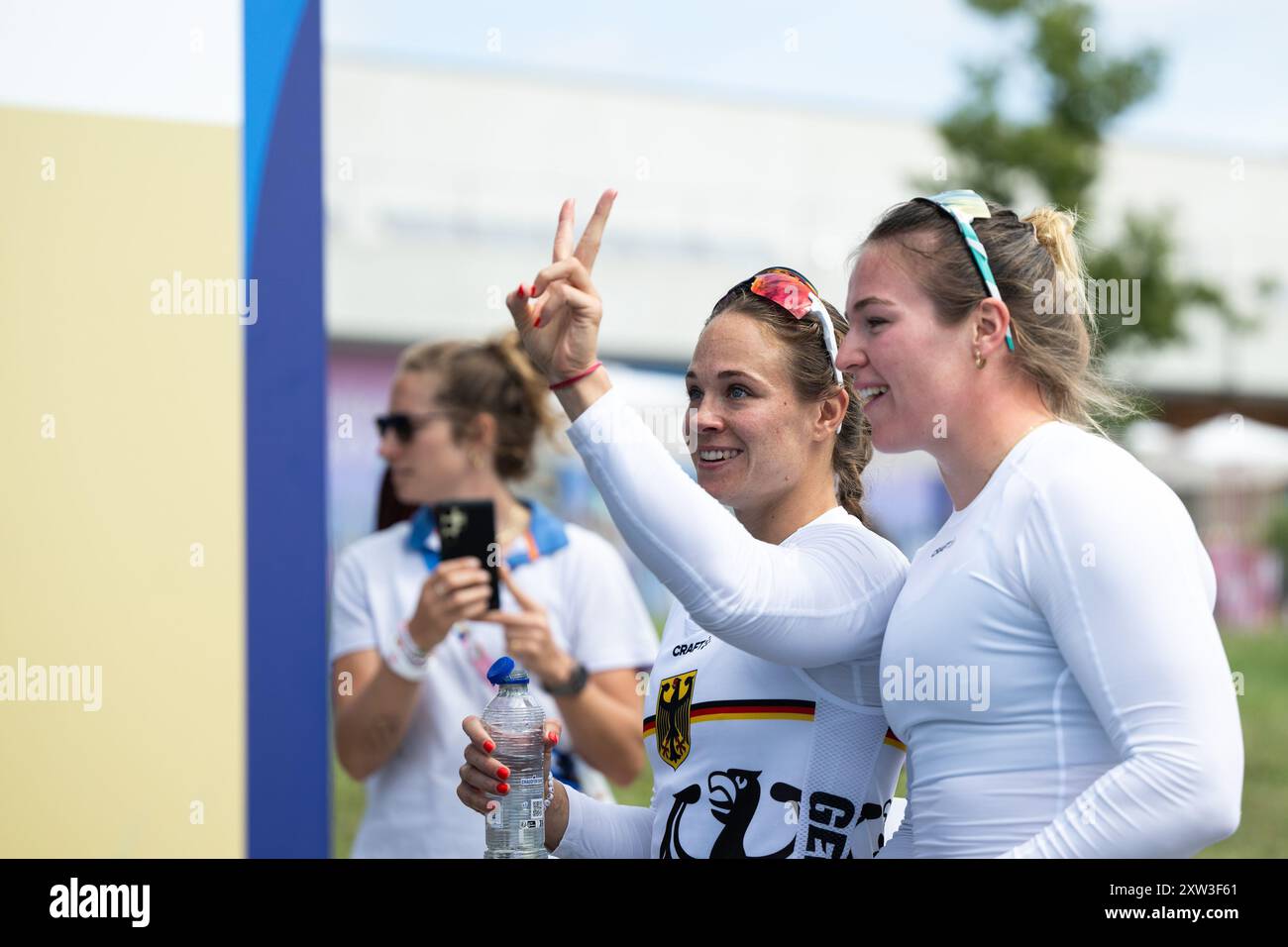 PASZEK Paulina, HAKE Jule Marie (Deutschland) jubeln ueber Platz 3 und ...