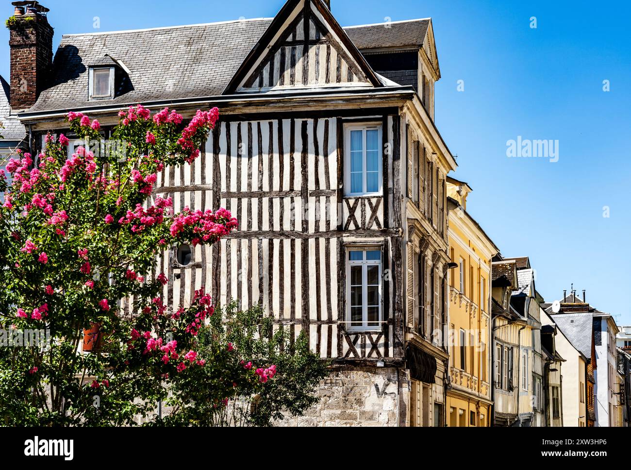 Iconic half-timbered house with pink flowers, in the city of Rouen ...