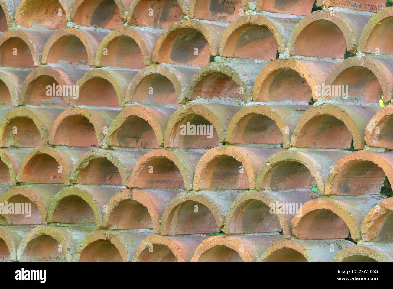 Staggered brickwork hi-res stock photography and images - Alamy
