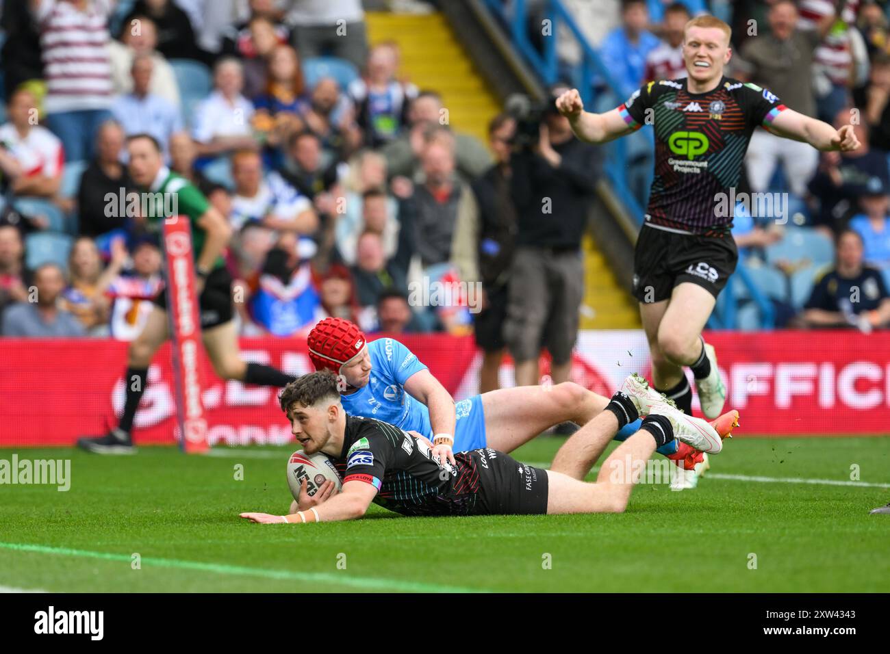 Jack Farrimond of Wigan Warriors goes over for a try during the Magic ...