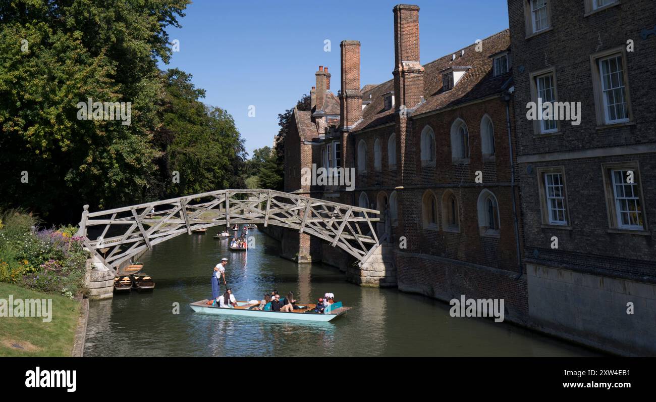 Punts Passing Under The Mathematical Bridge Queen's College Cambridge ...