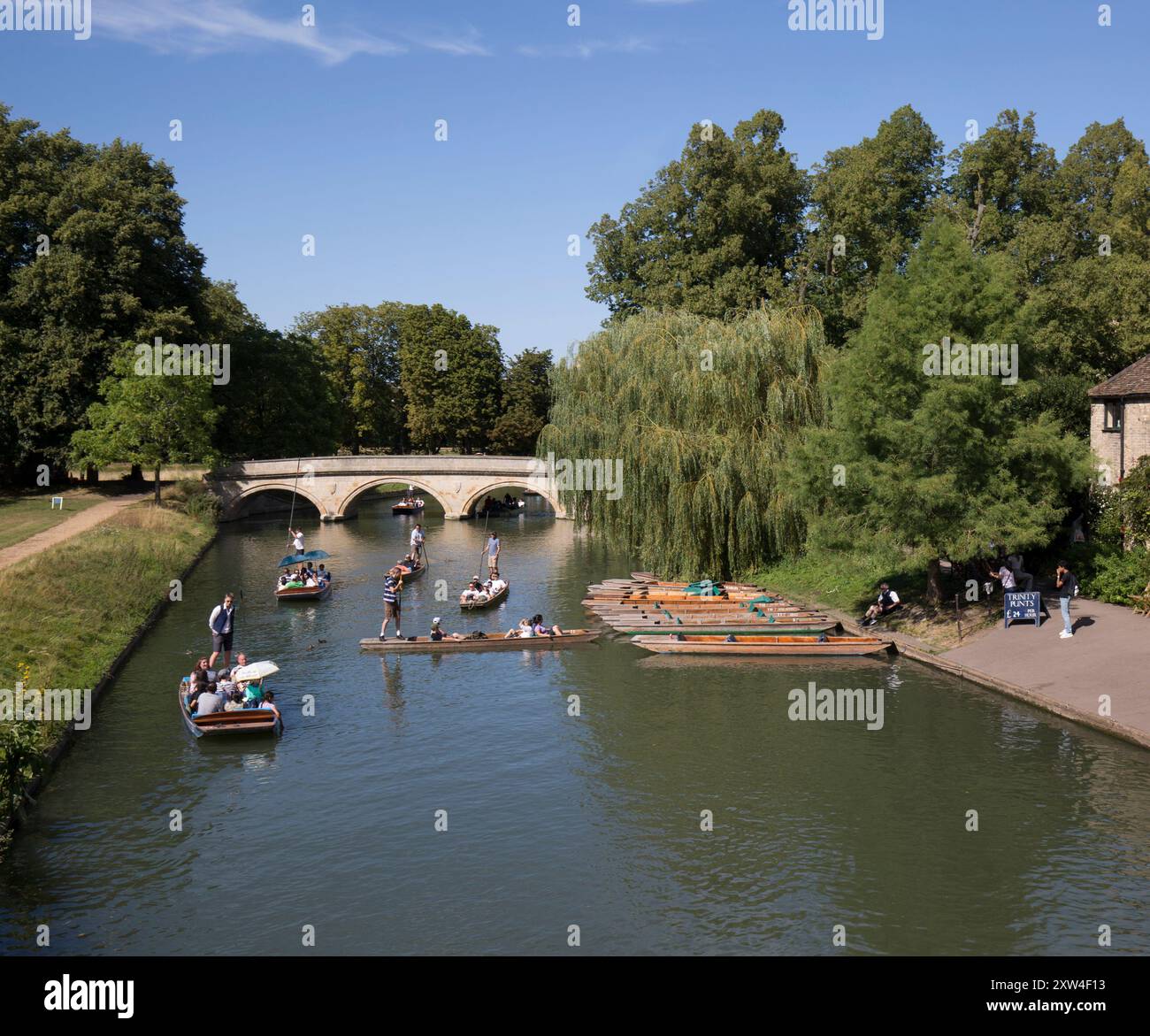 Punts Trinity College Bridge The Backs River Cam Cambridge Stock Photo - Alamy