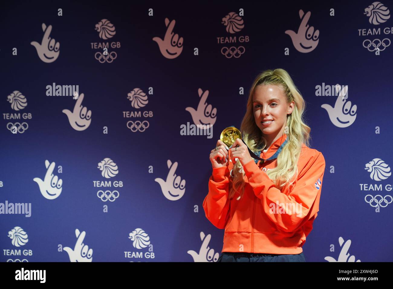 Keely Hodgkinson with her gold medal won in the Women's 800m Final at ...