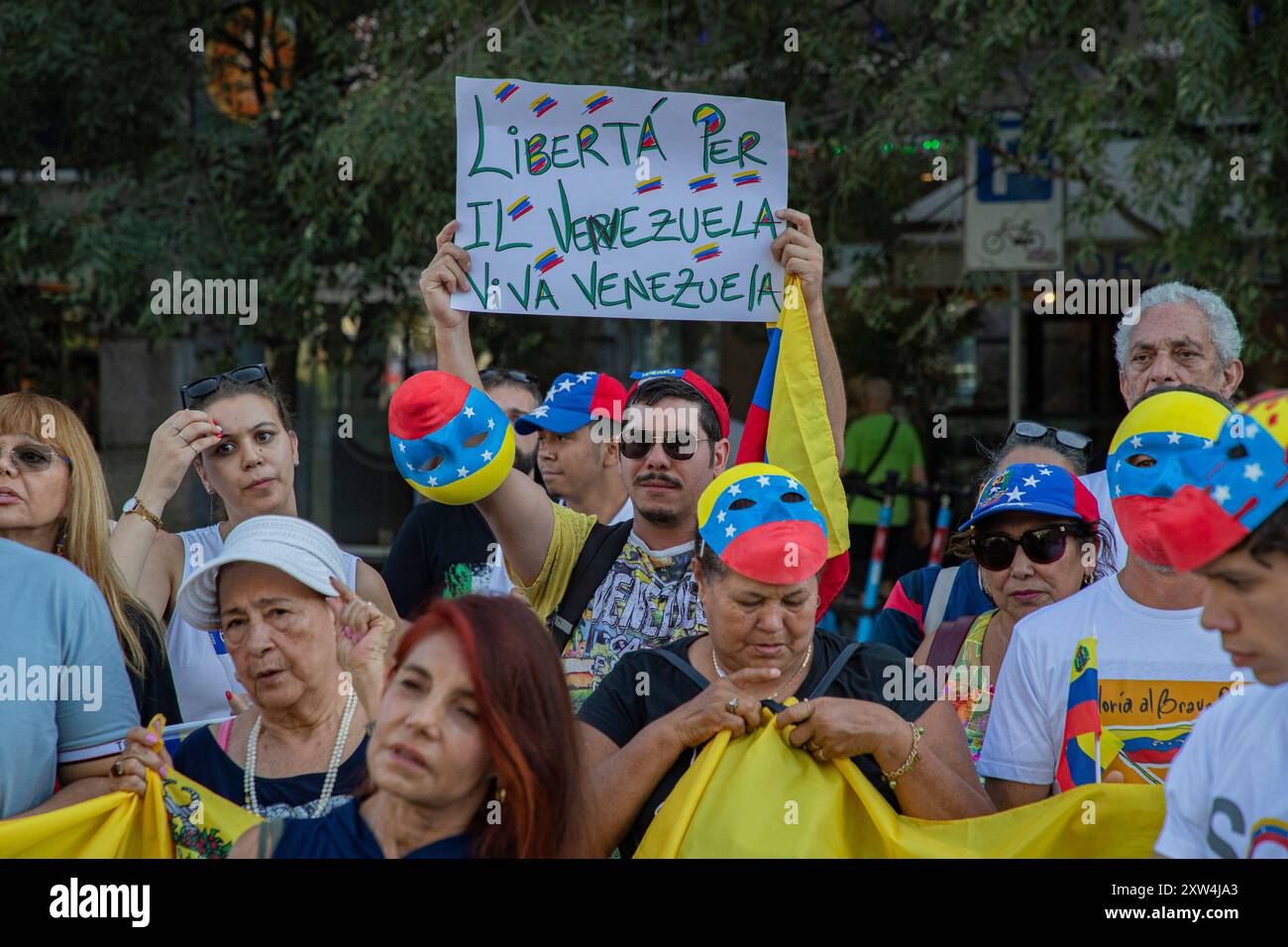 Milano, Italia. 17th Aug, 2024. Presidio Venezuelani contro ...