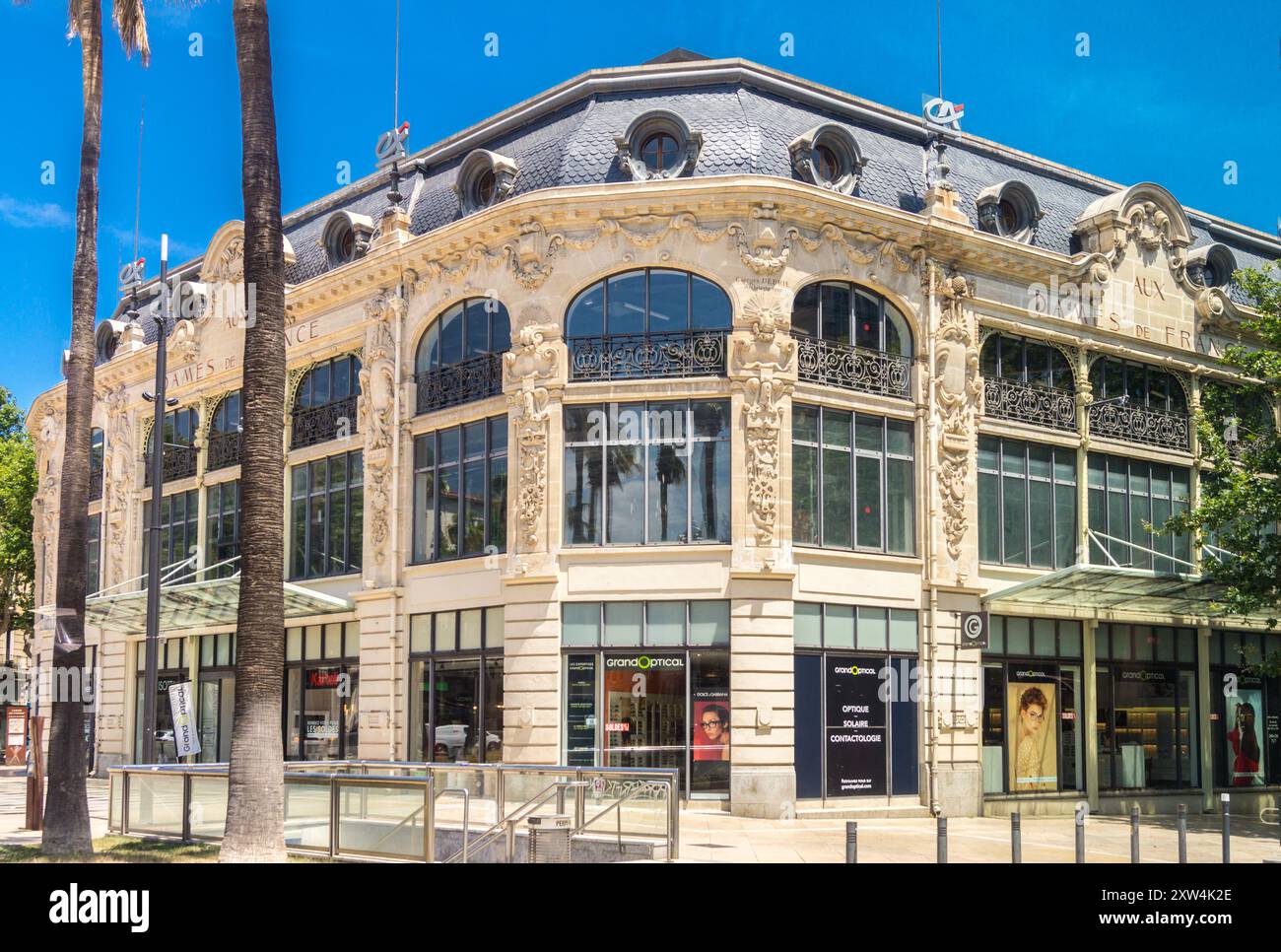Art Nouveau Aux Dames de France department store, by Georges Debrie ...