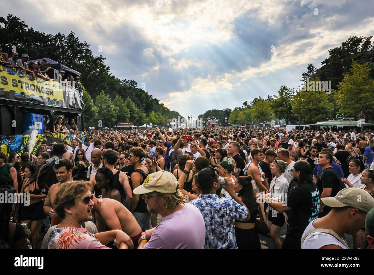 Berlin, Germany. 17th Aug, 2024. Revellers have fun at the parade. 18 ...