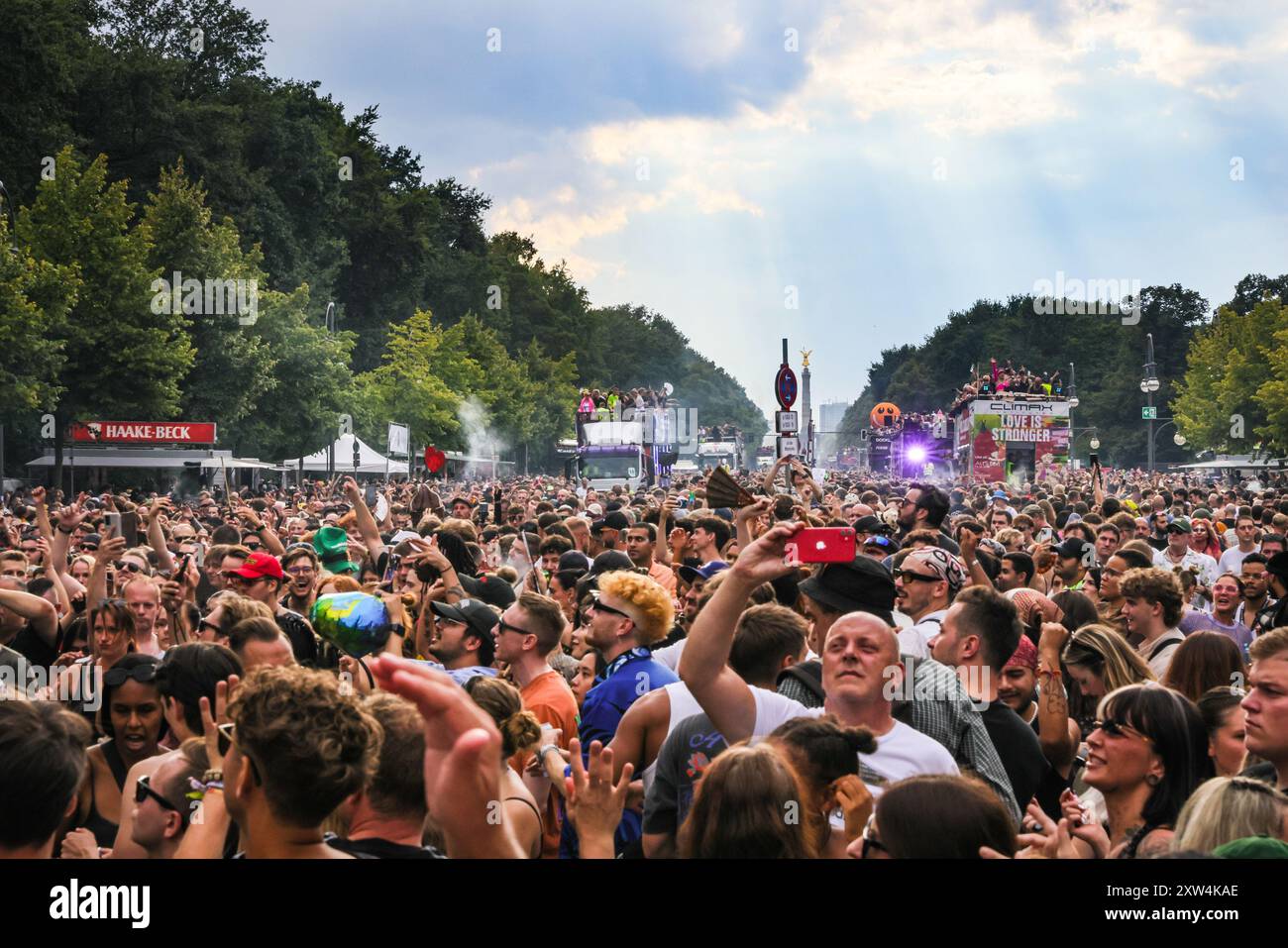 Berlin, Germany. 17th Aug, 2024. Revellers have fun at the parade. 18 ...